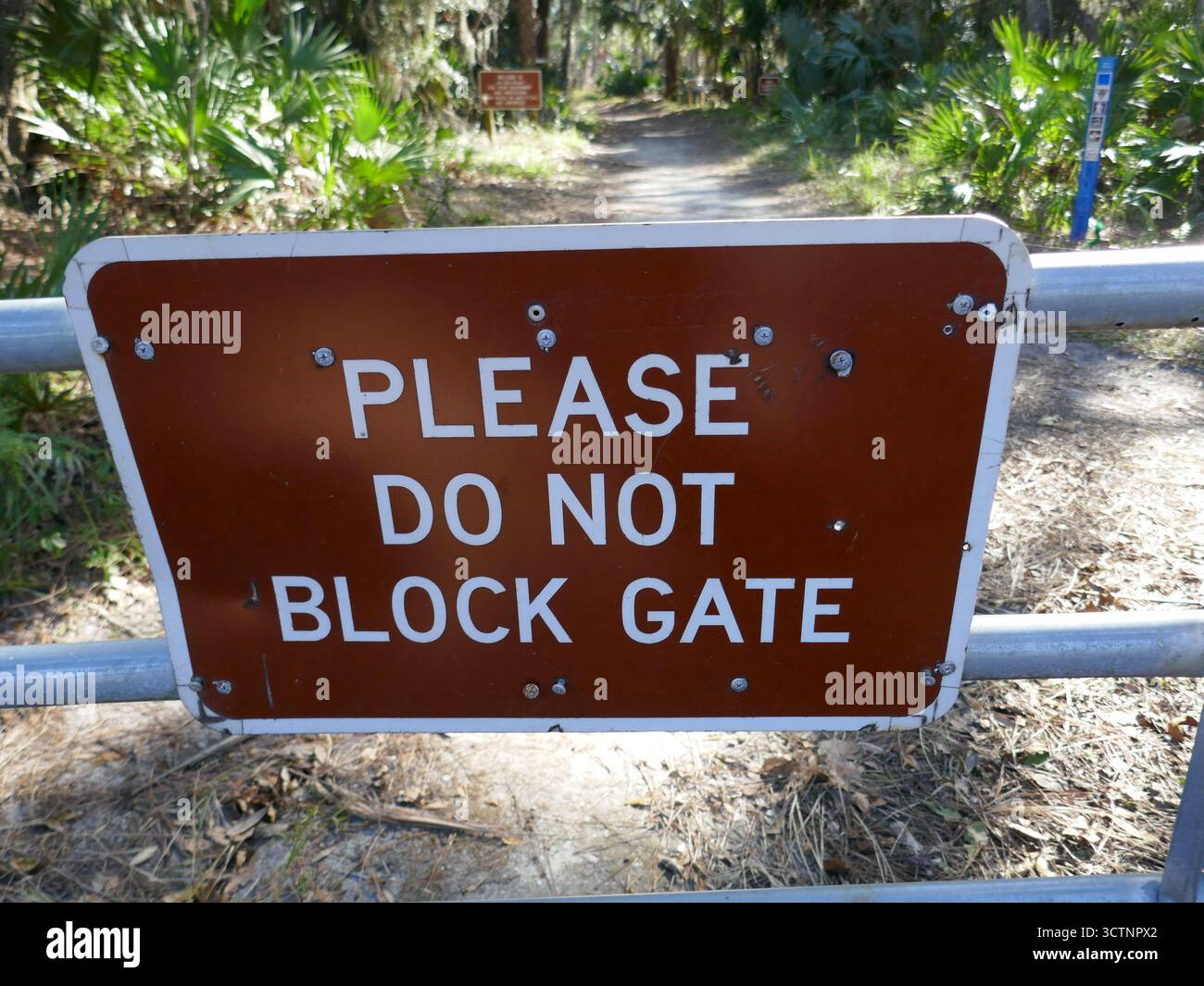 Please do not block gate sign on gate accessing nature park Stock Photo ...
