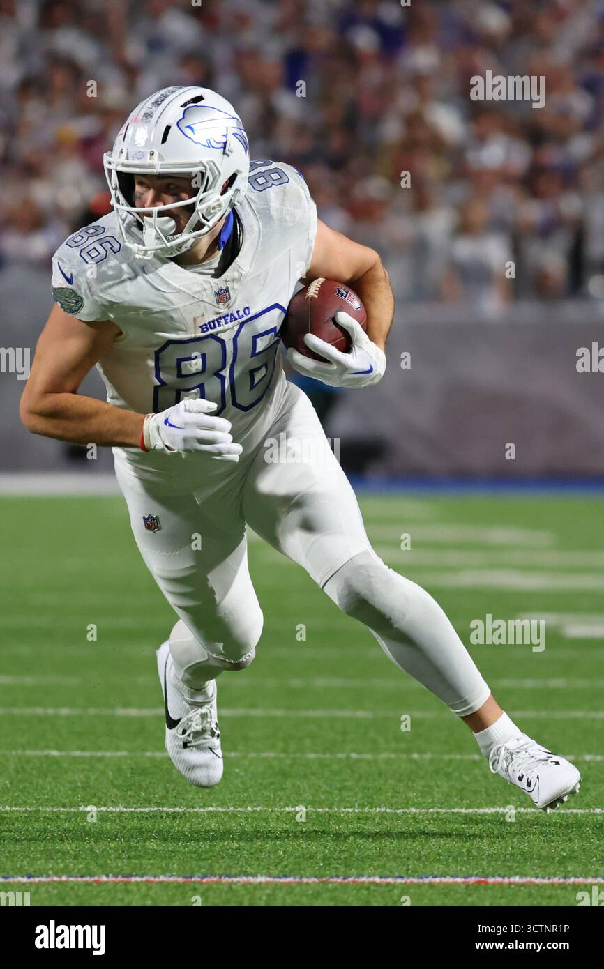 Buffalo Bills tight end Dalton Kincaid (86) carries the ball after a ...