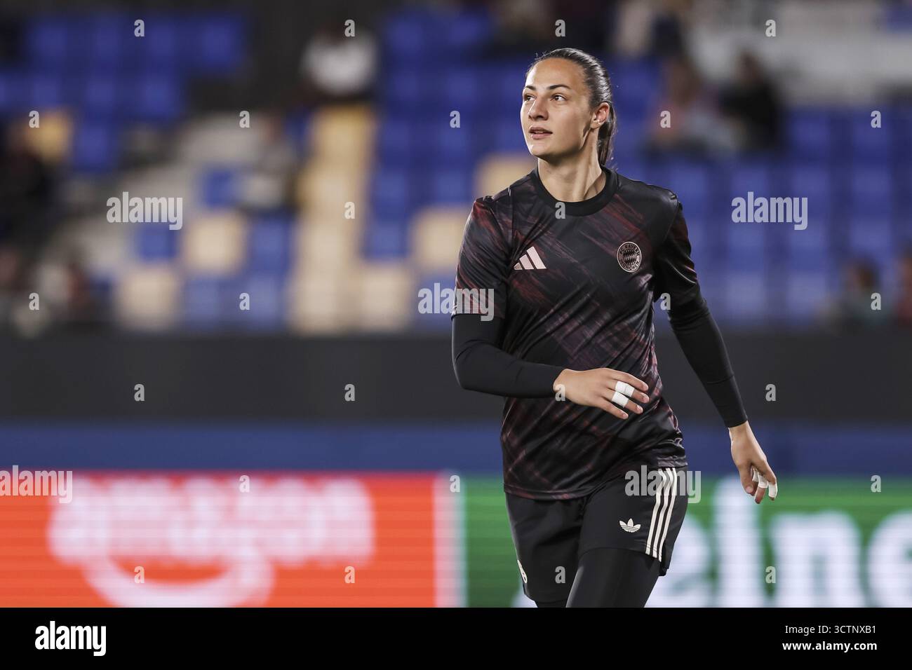 Maria Luisa Grohs of Bayern Munich warms up during the Women's ...