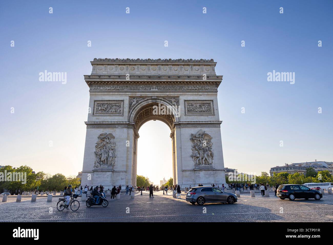 Classical arc de triomphe hi-res stock photography and images - Alamy