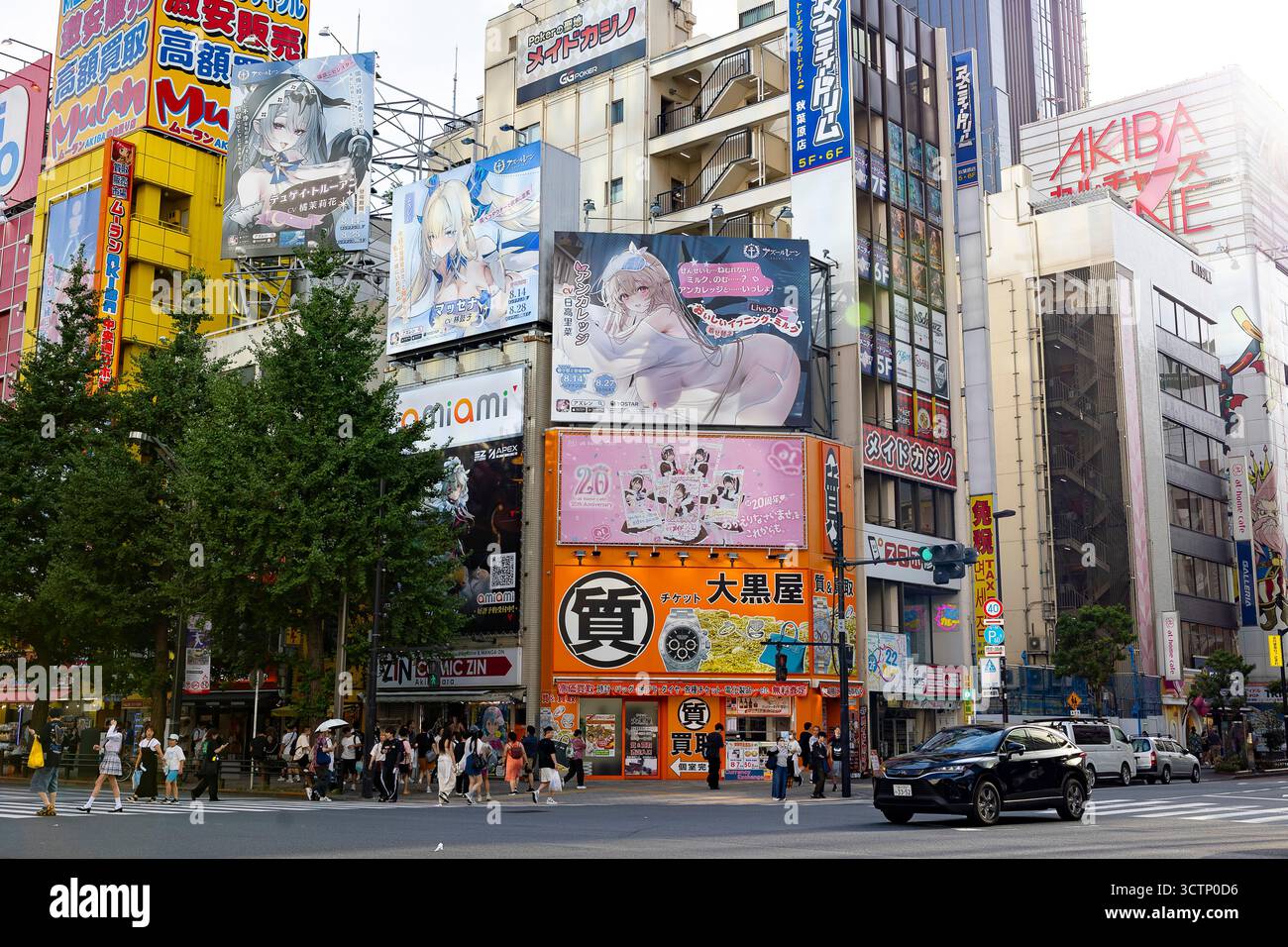 Vibrant street scene tokyo hi-res stock photography and images - Alamy