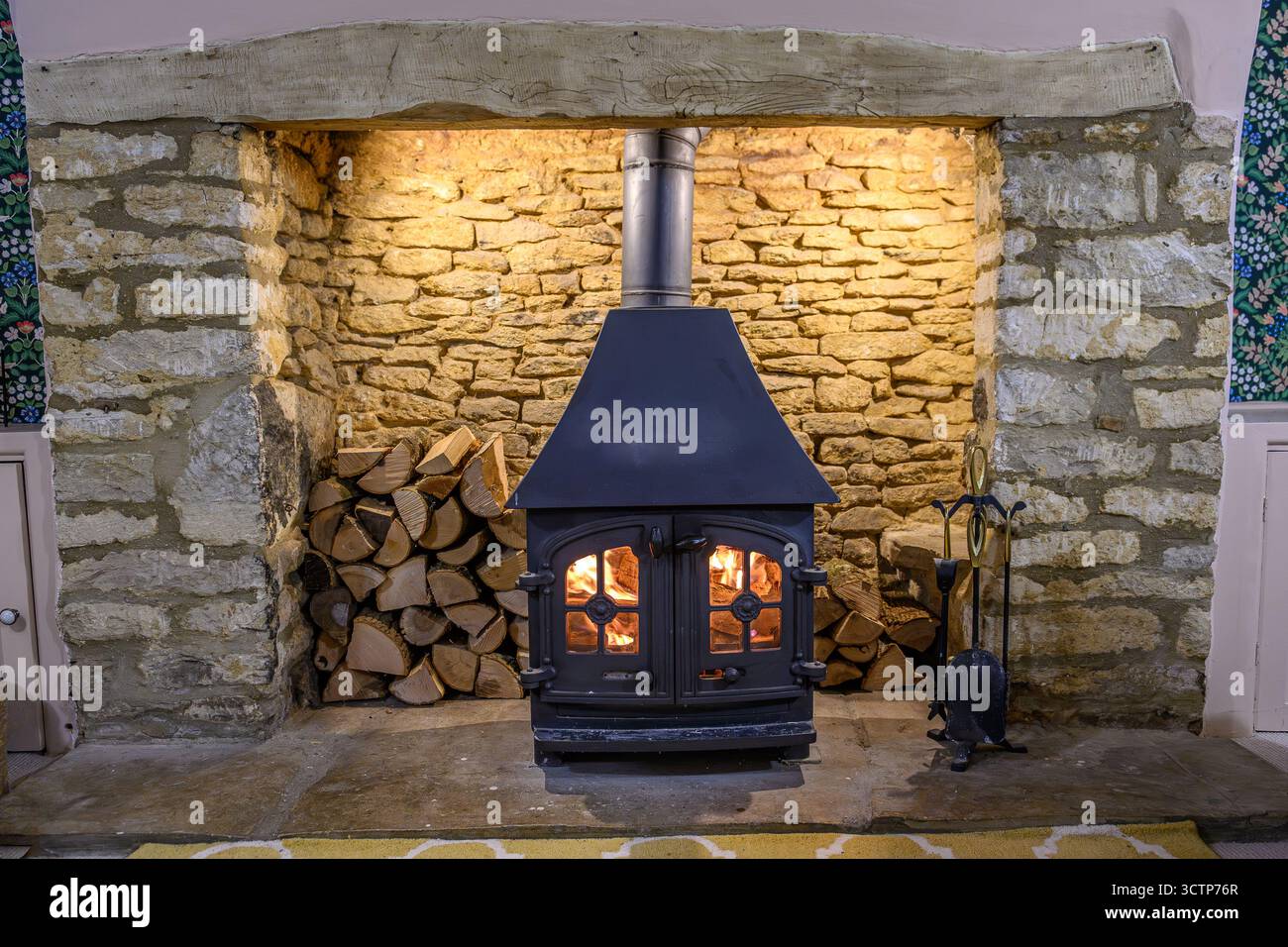 Logs home heating in hi-res stock photography and images - Alamy