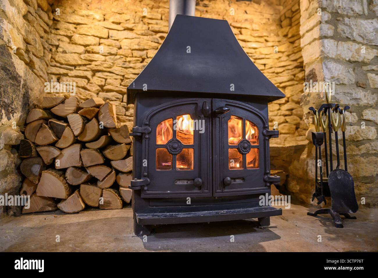Logs home heating in hi-res stock photography and images - Alamy