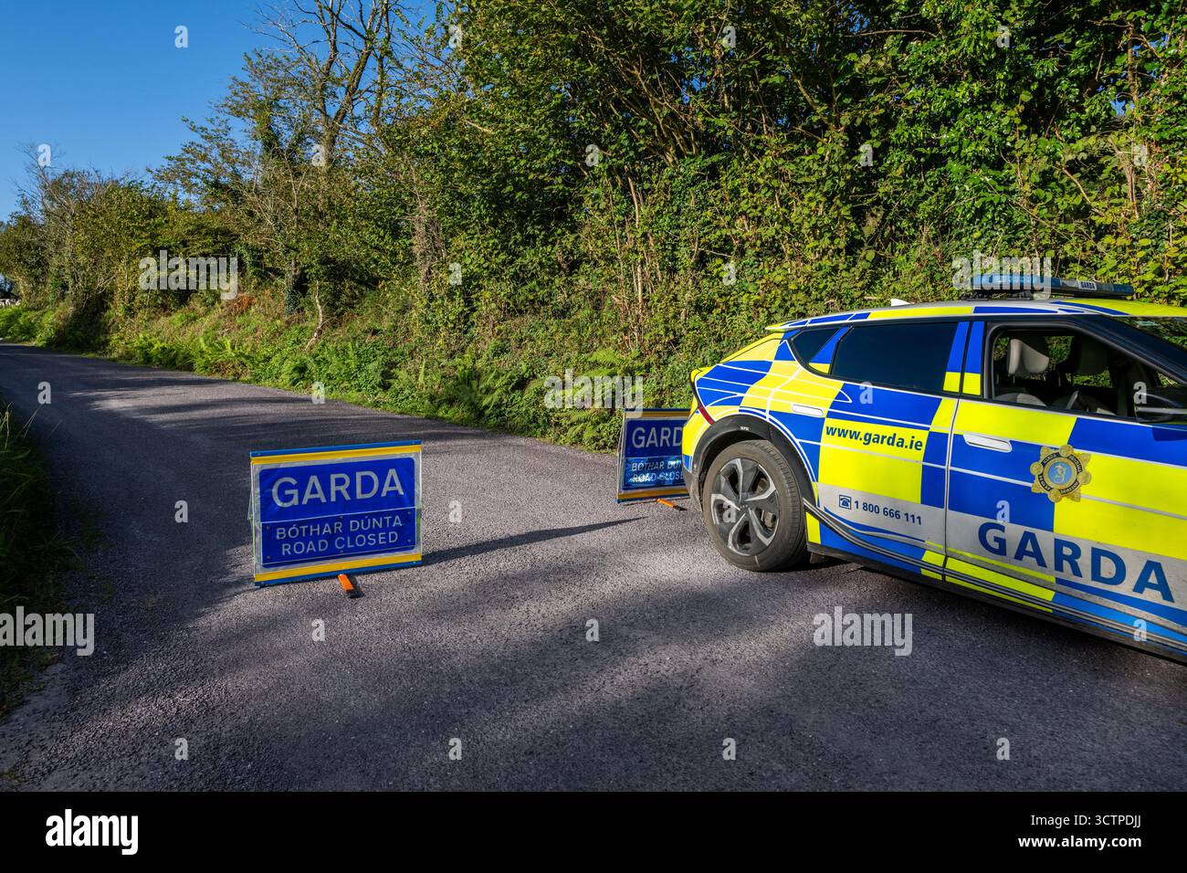 Gardai car ireland hi-res stock photography and images - Alamy