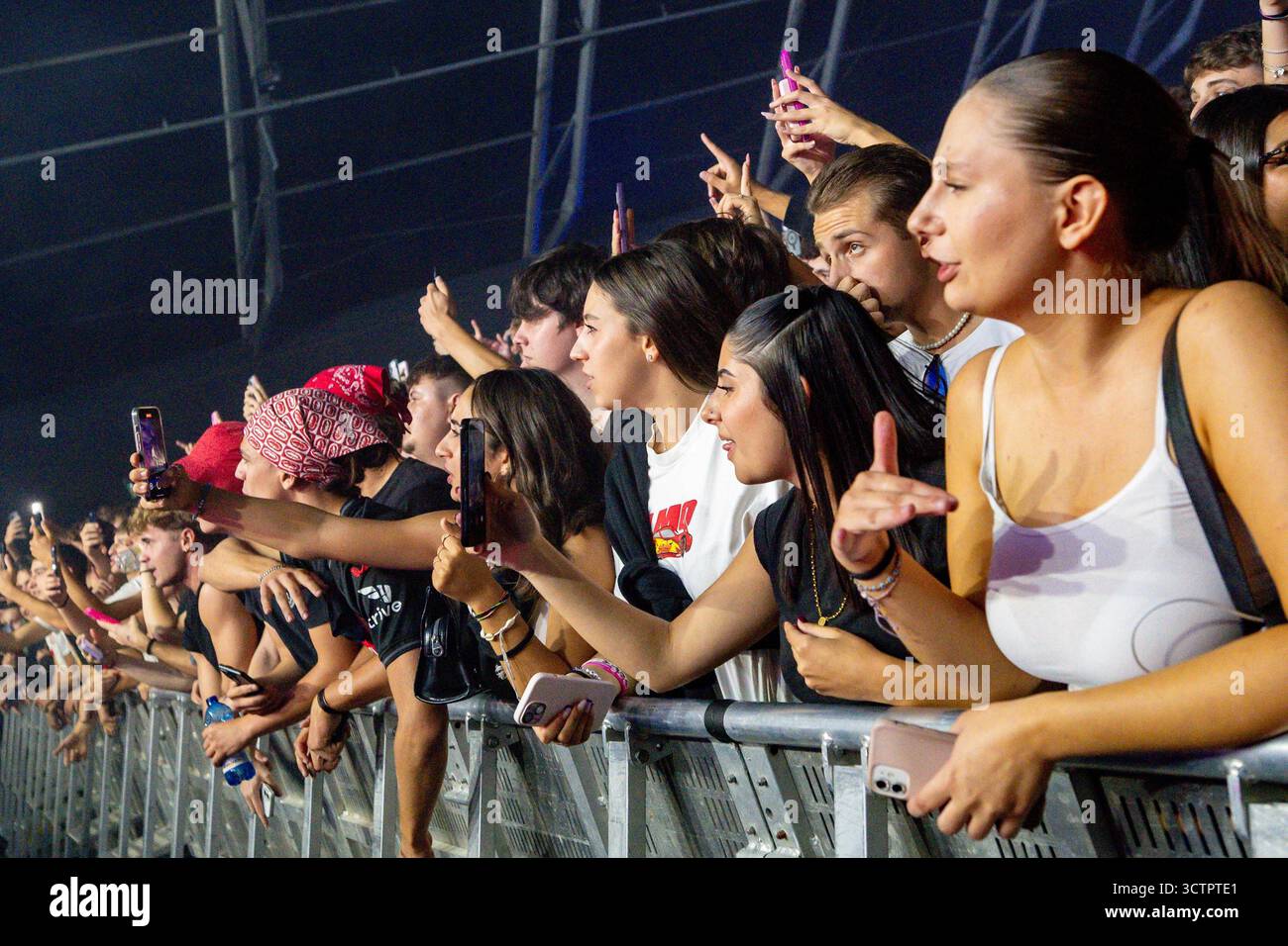 Music Concert - ARTIE 5IVE La bella vita tour 2025 Artie5ive fans ...
