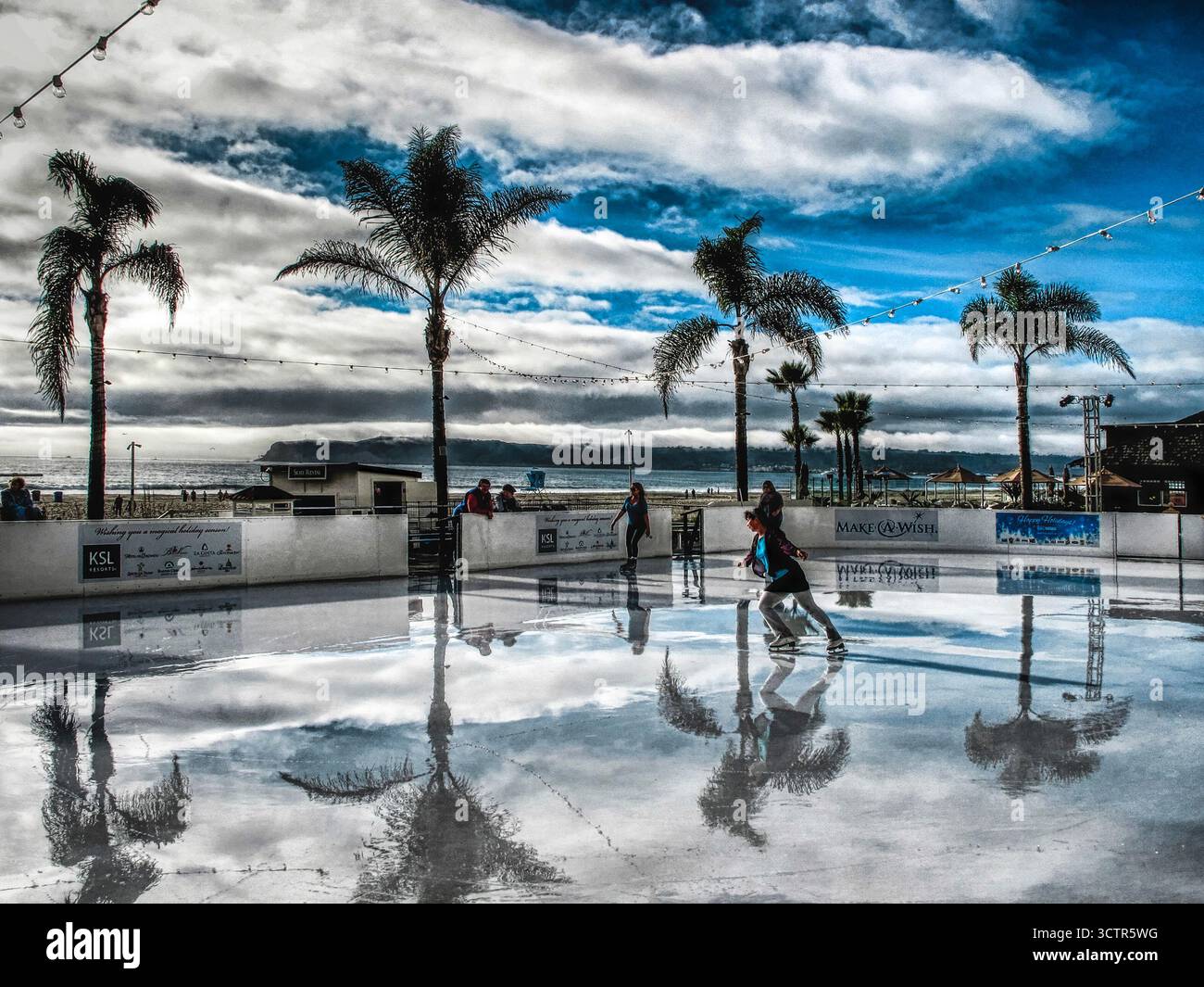 Ice rink on the beach hi-res stock photography and images - Alamy