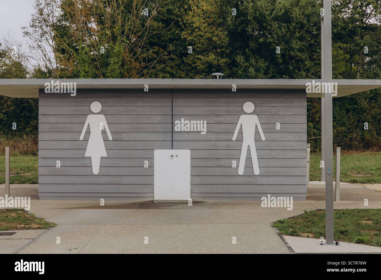 Male female outdoor restroom hi-res stock photography and images - Alamy