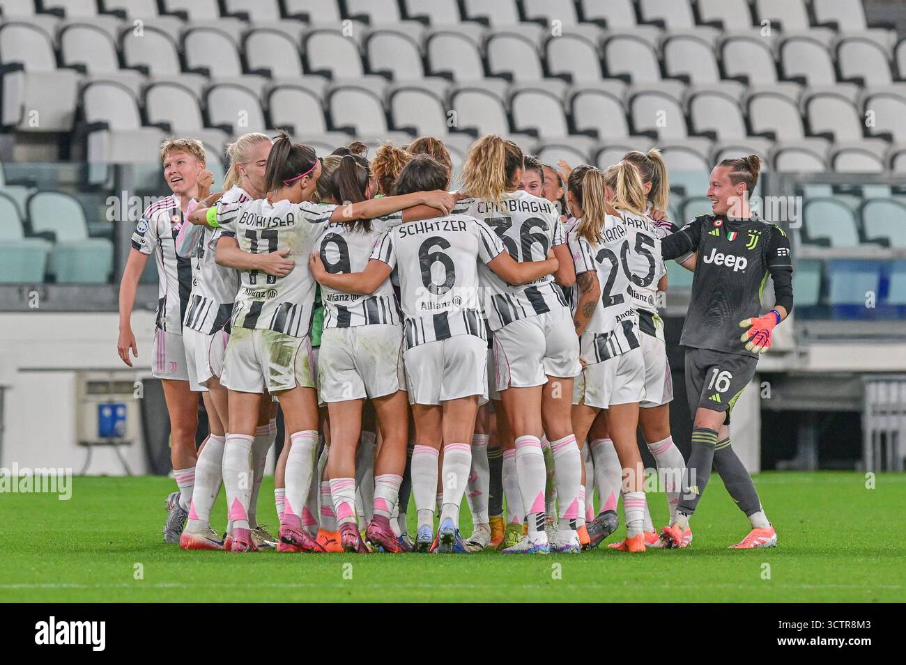 The players of Juventus celebrates the victory during Juventus FC vs SL ...