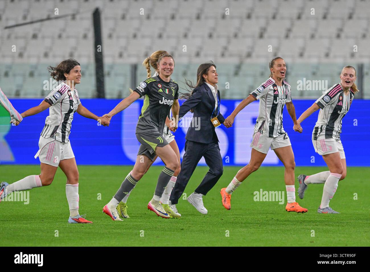 The players of Juventus celebrates the victory during Juventus FC vs SL ...