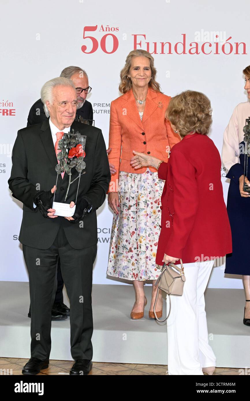 João Carlos Martins, Infanta Elena and Queen Sofia during the presentation of the Mapfre ...
