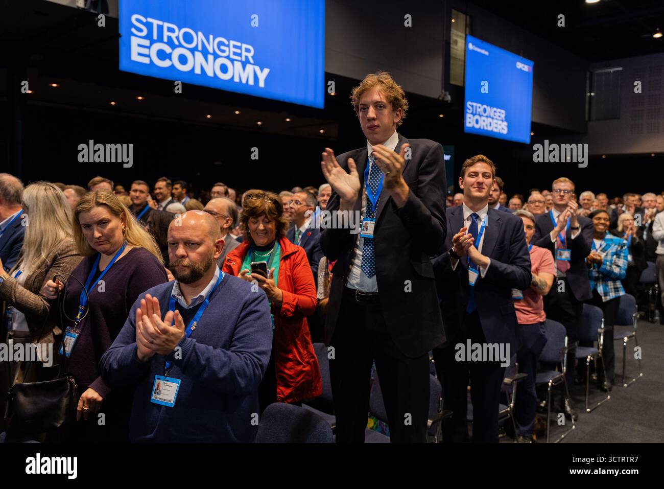 Manchester , UK. 08 OCT, 2025. James McAlpine, 7ft 2 viral scottish ...