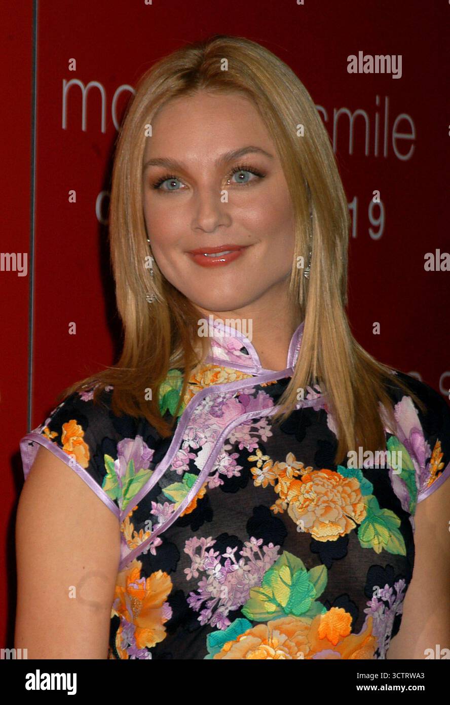 Elisabeth Rohm attending the New York Premiere of Mona Lisa Smile. New ...