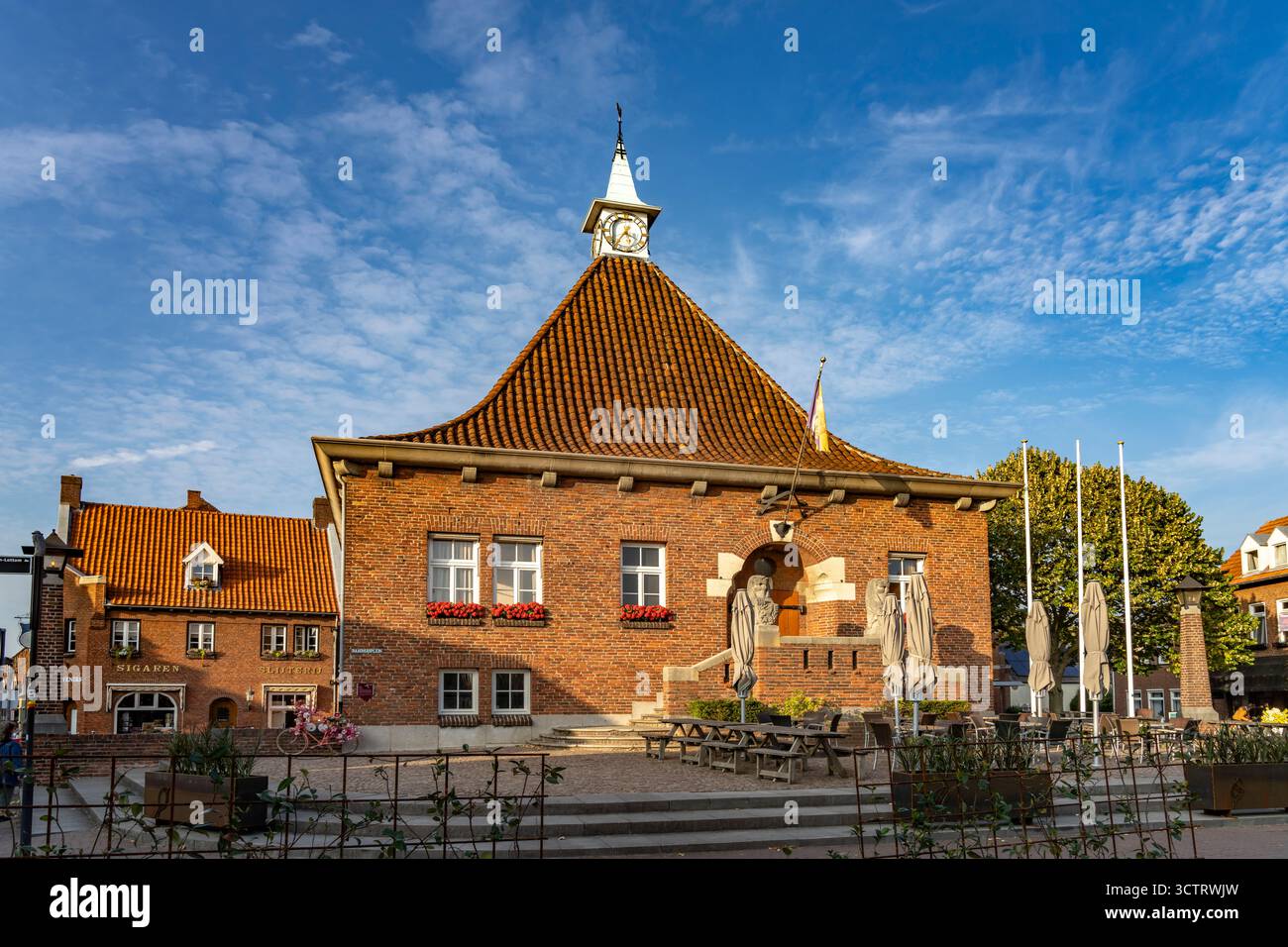 Das ehemalige Rathaus in Arcen, Venlo, Niederlande | The former town ...