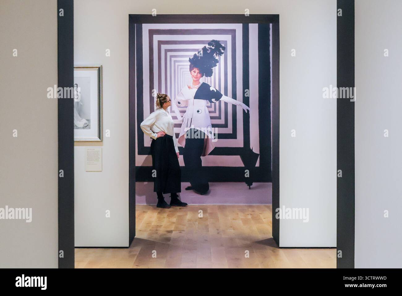 Cecil beaton retrospective hi-res stock photography and images - Alamy