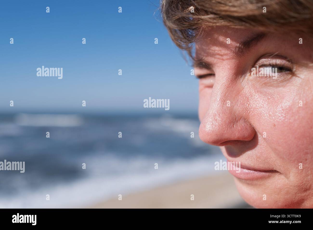 Squinting from the sun hi-res stock photography and images - Alamy