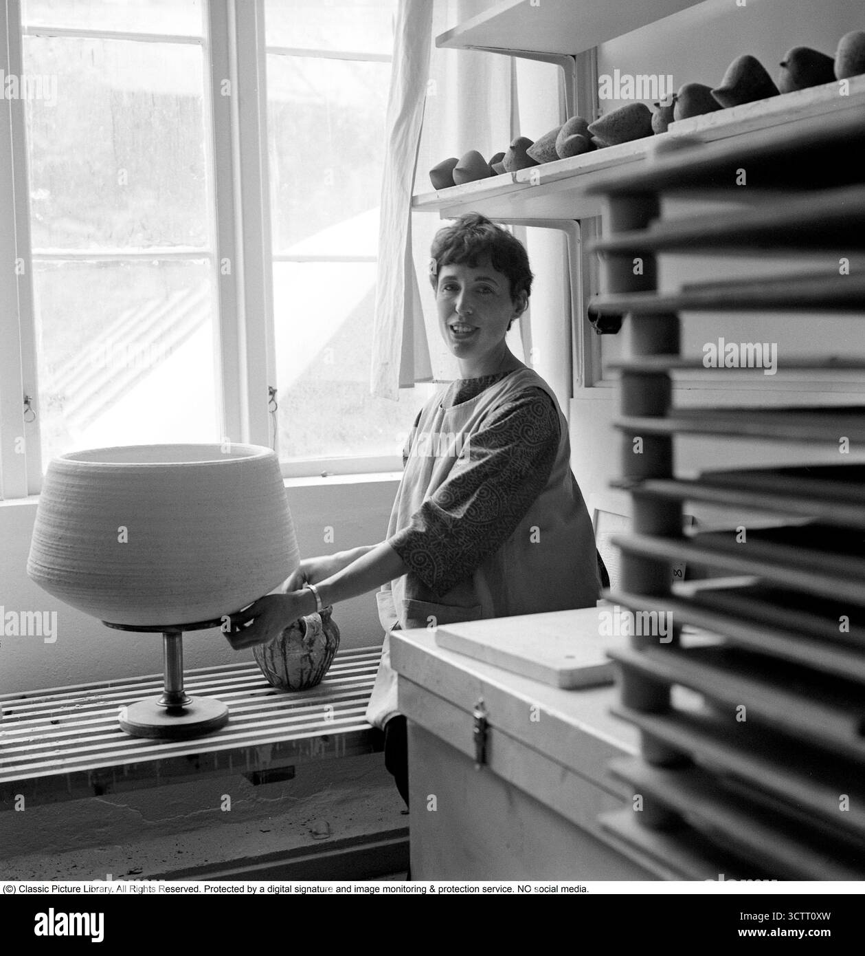 Lisa Larson: Sweden’s Beloved Ceramic Storyteller Lisa Larson (9 ...