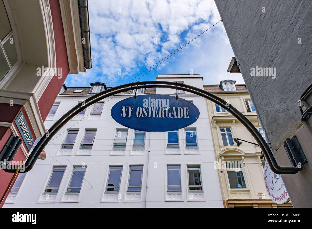 Medieval houses hanging sign hi-res stock photography and images - Alamy