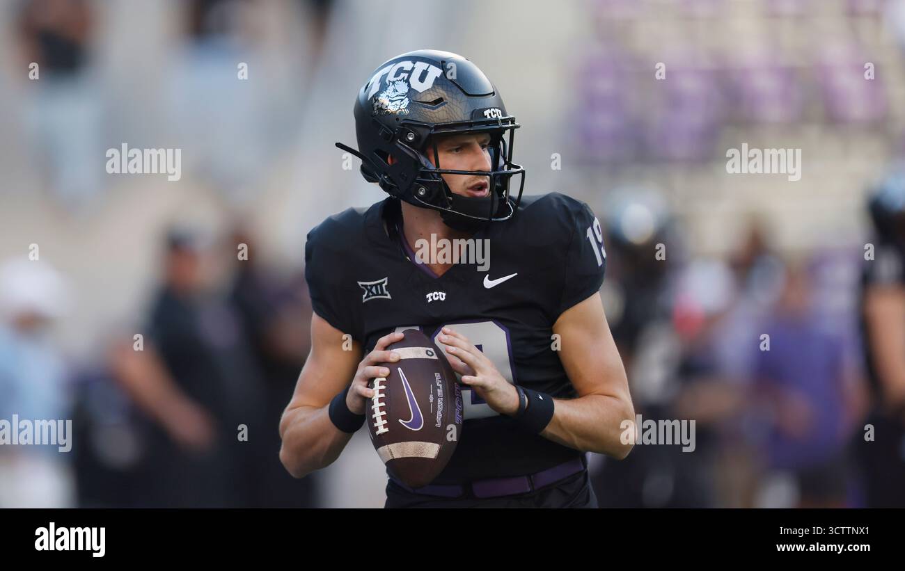 TCU quarterback Jacob Porter (19) warms up before an NCAA football game ...