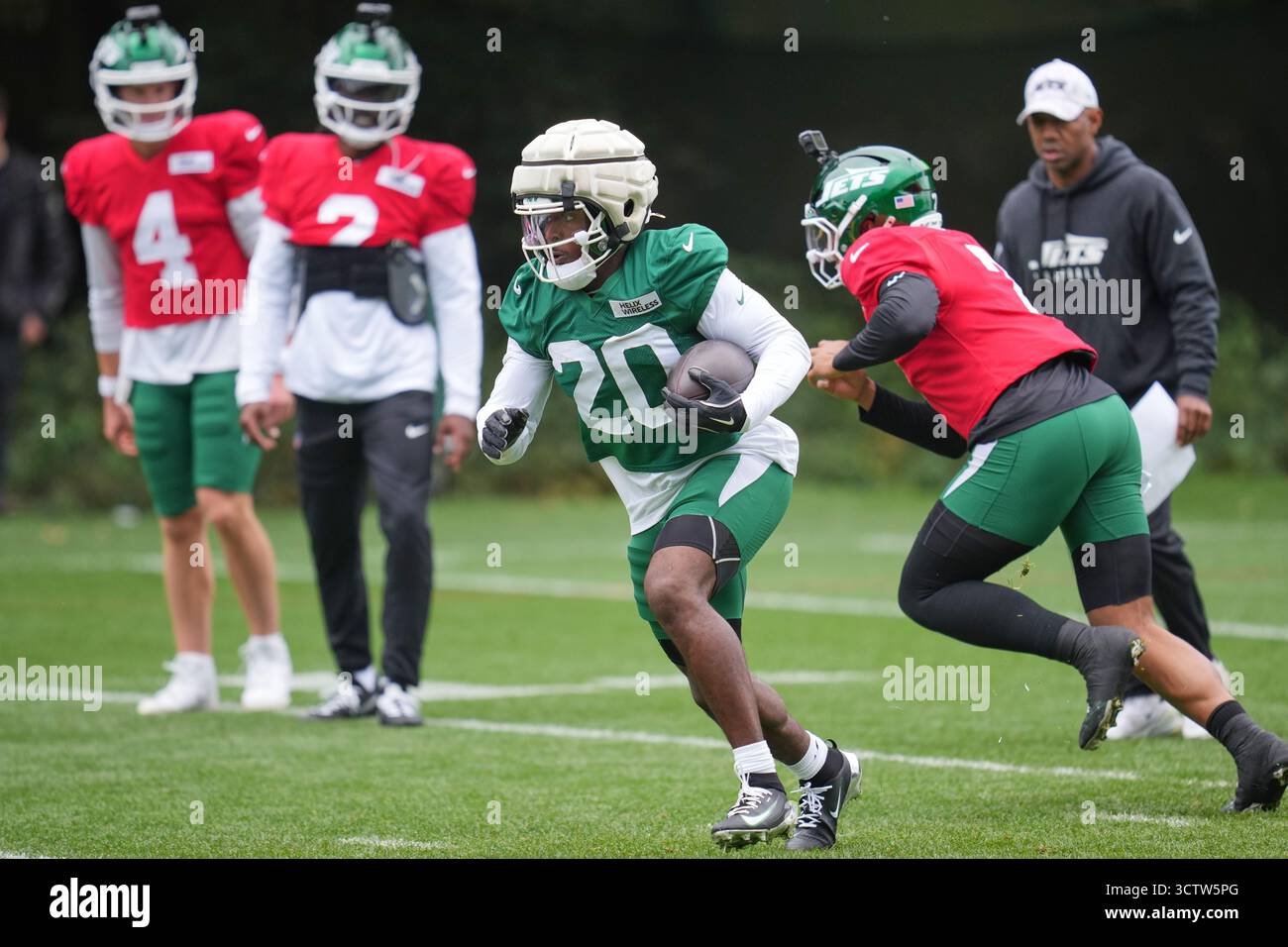 New York Jets running back Breece Hall (20) runs a drill during NFL ...