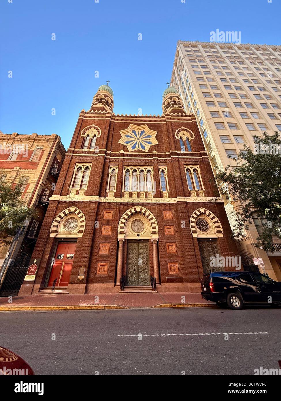 Historic romanesque revival facade hi-res stock photography and images ...