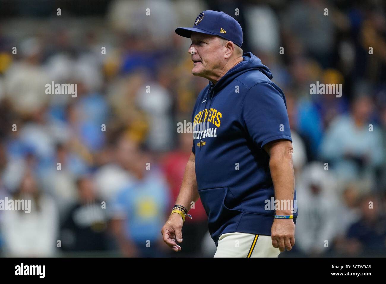 Milwaukee Brewers manager Pat Murphy walks back from the mound during ...