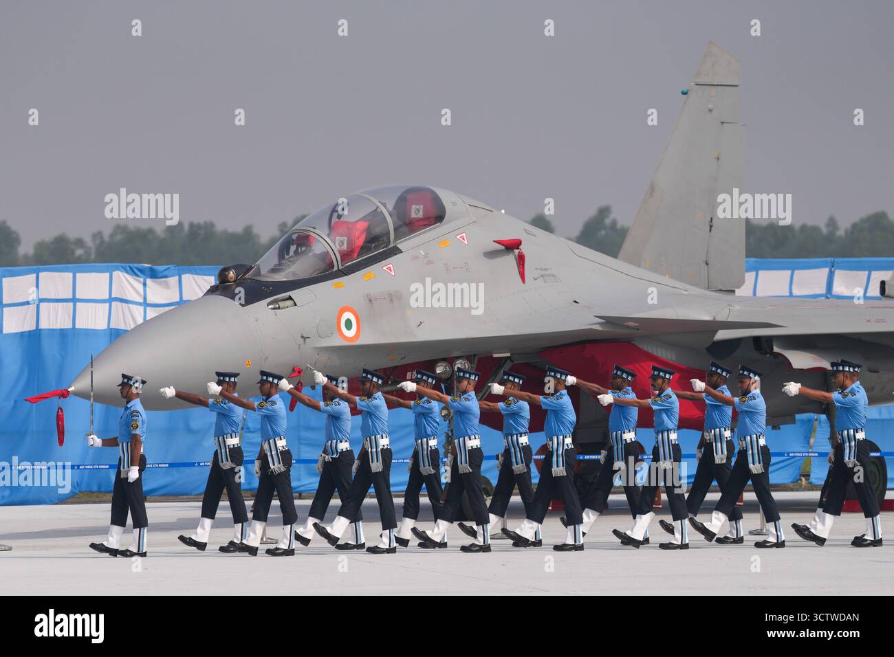 Ghaziabad, India. 08th Oct, 2025. Indian Air Force (IAF) personnel ...