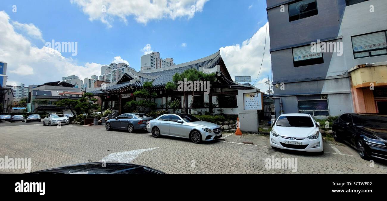 A photograph of a traditional Korean restaurant in Gyeongju, South ...