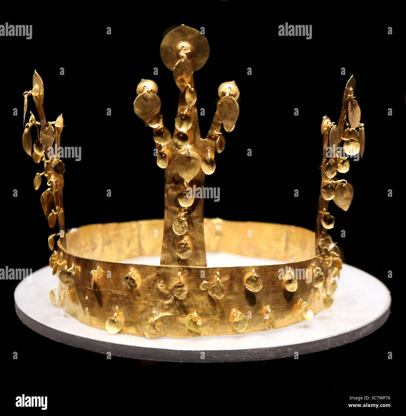 A photograph of a gold crown, a Silla period (57 BCE ? 935 CE) Korean ...