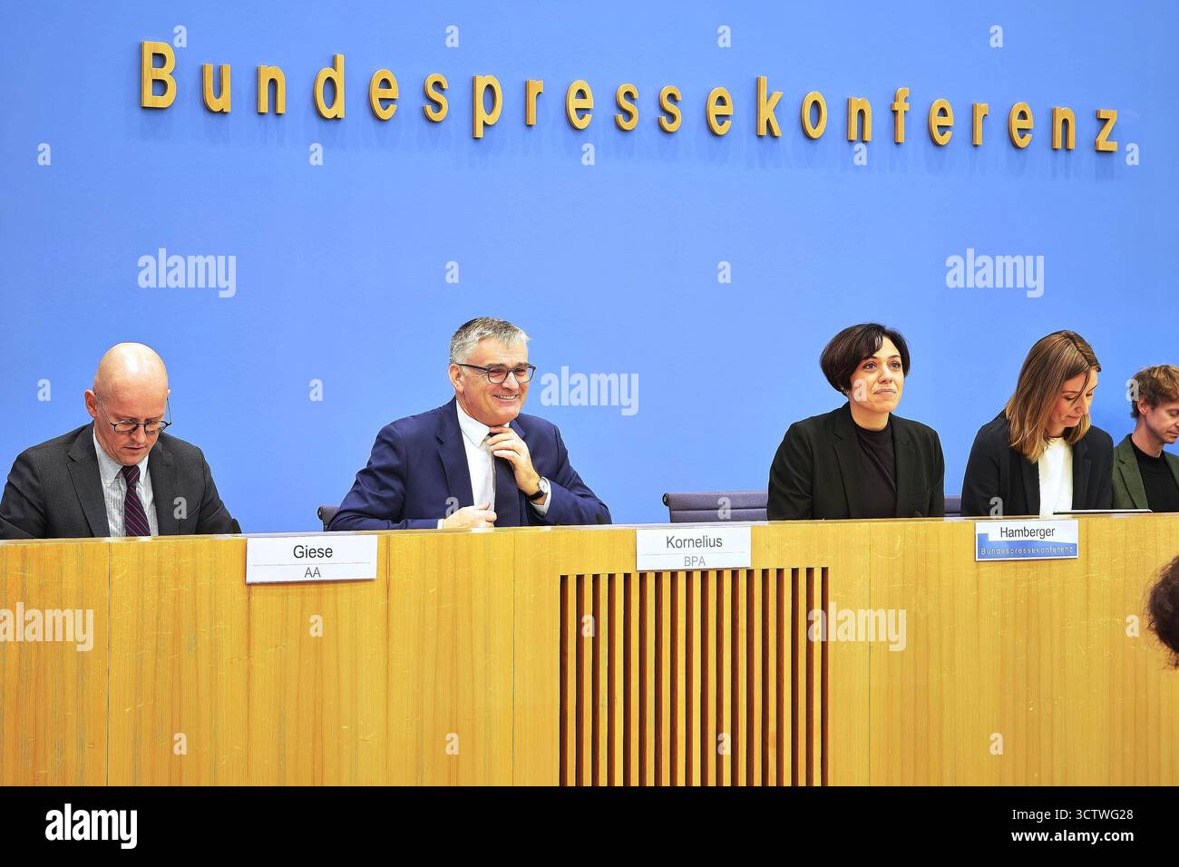 Berlin, Deutschland, 08.10.2025: Bundespressekonferenz ...