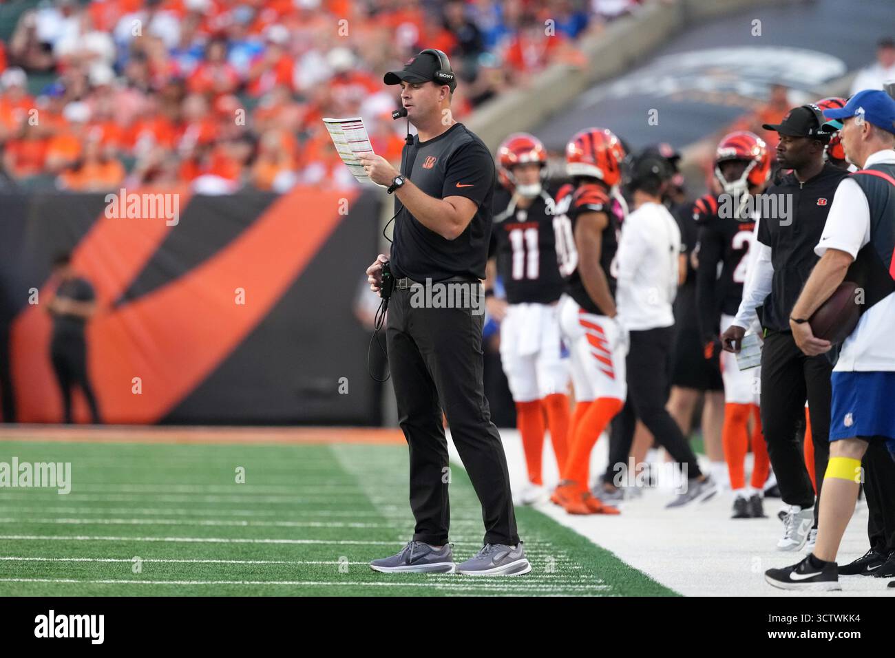 Cincinnati Bengals head coach Zac Taylor calls a play during an NFL ...