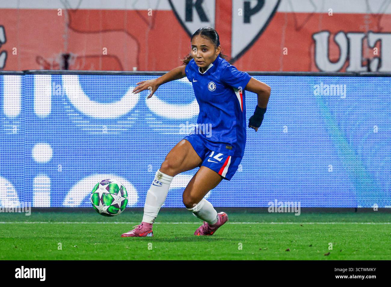 Alyssa Thompson of Chelsea FC passes the ball during the UEFA Women's ...