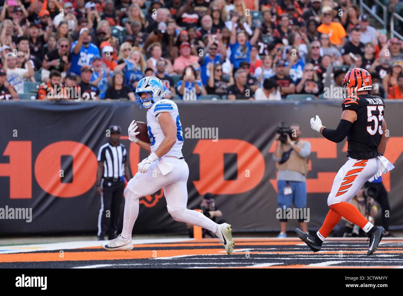 Detroit Lions tight end Brock Wright (89) celebrates a touchdown catch ...
