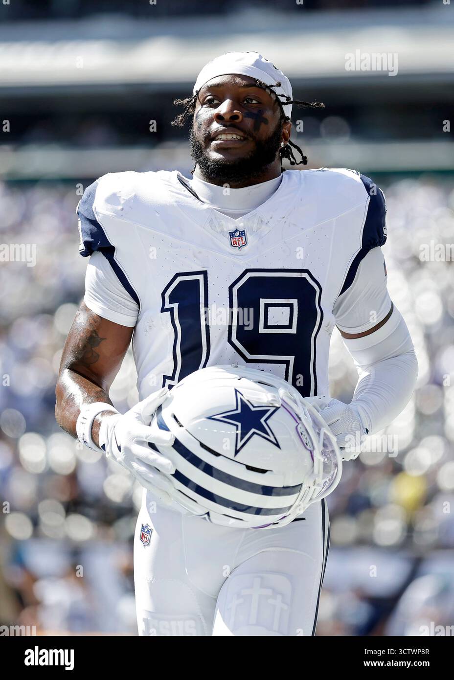 Dallas Cowboys wide receiver Ryan Flournoy (19) warms up before an NFL ...
