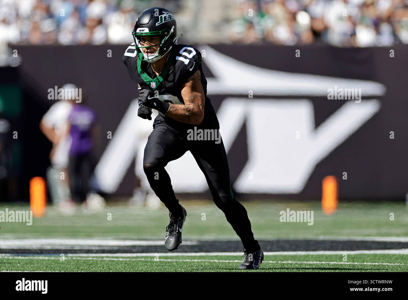 New York Jets wide receiver Allen Lazard (10) runs during an NFL ...