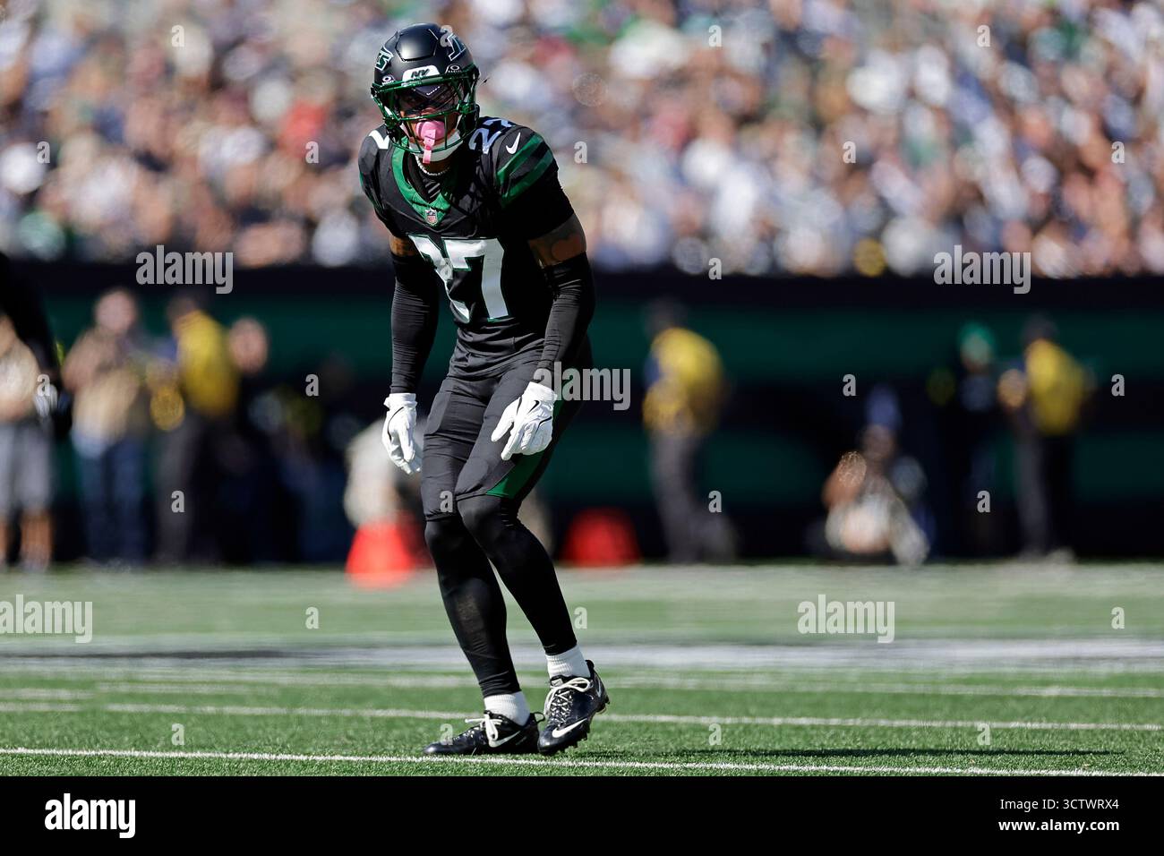 New York Jets safety Malachi Moore (27) defends during an NFL football ...