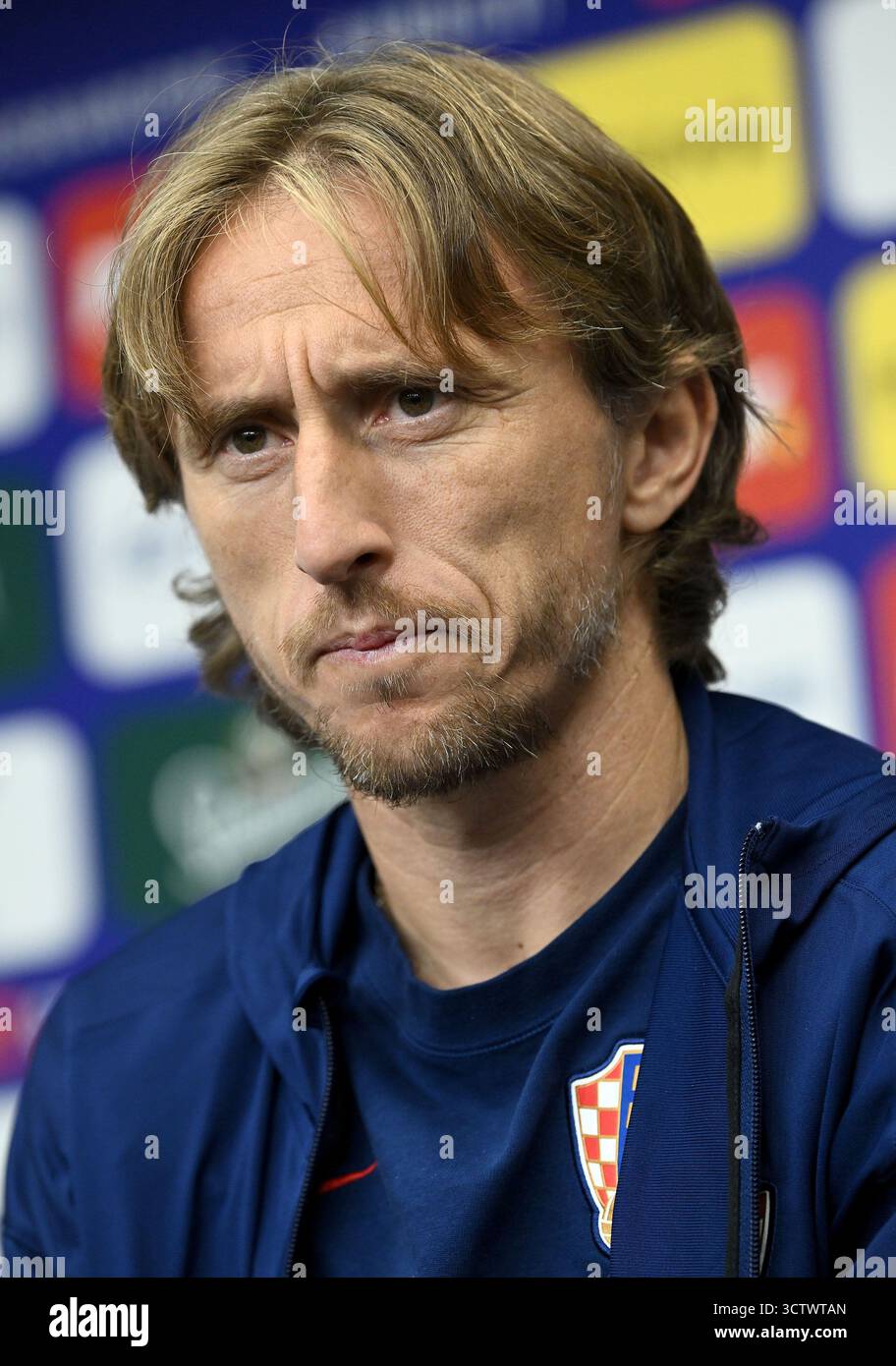 Prag, Ceska. 08th Oct, 2025. Luka Modric of Croatia speaks on a press ...