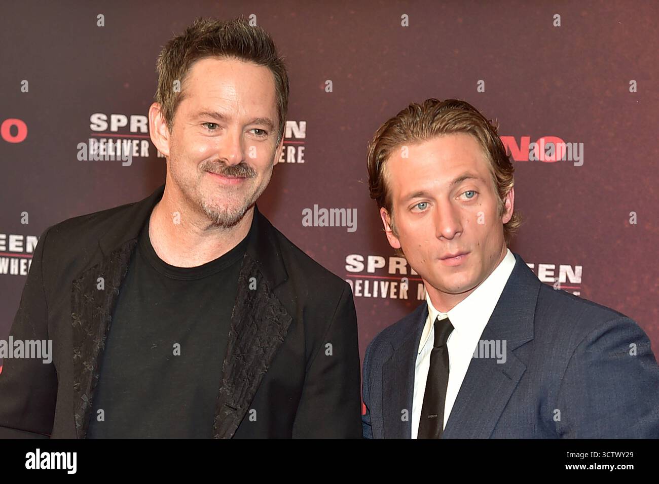FIRST STEPS Awards 2025 Darsteller Jeremy Allen White spielt Bruce ...