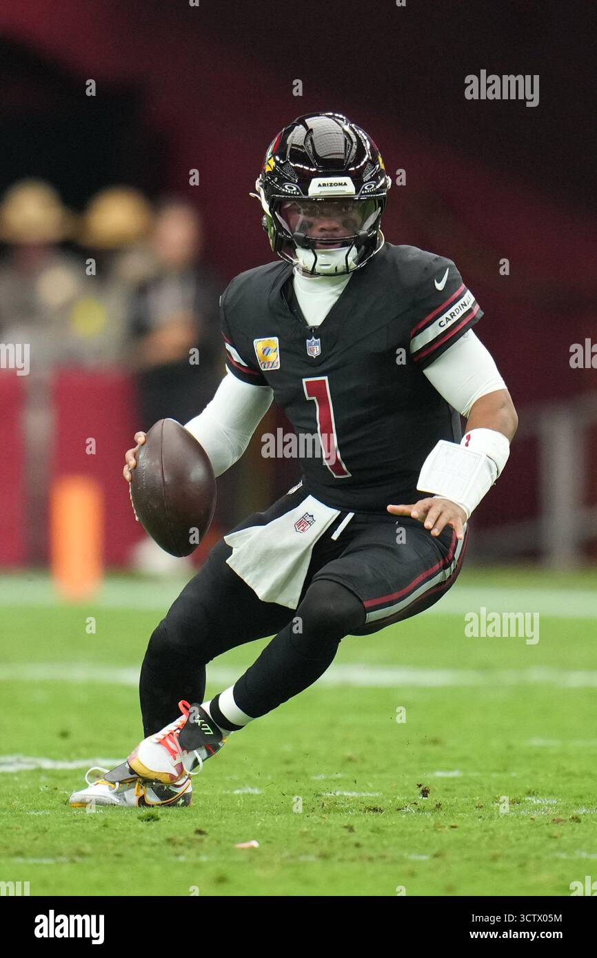 Arizona Cardinals quarterback Kyler Murray (1) runs the ball against ...