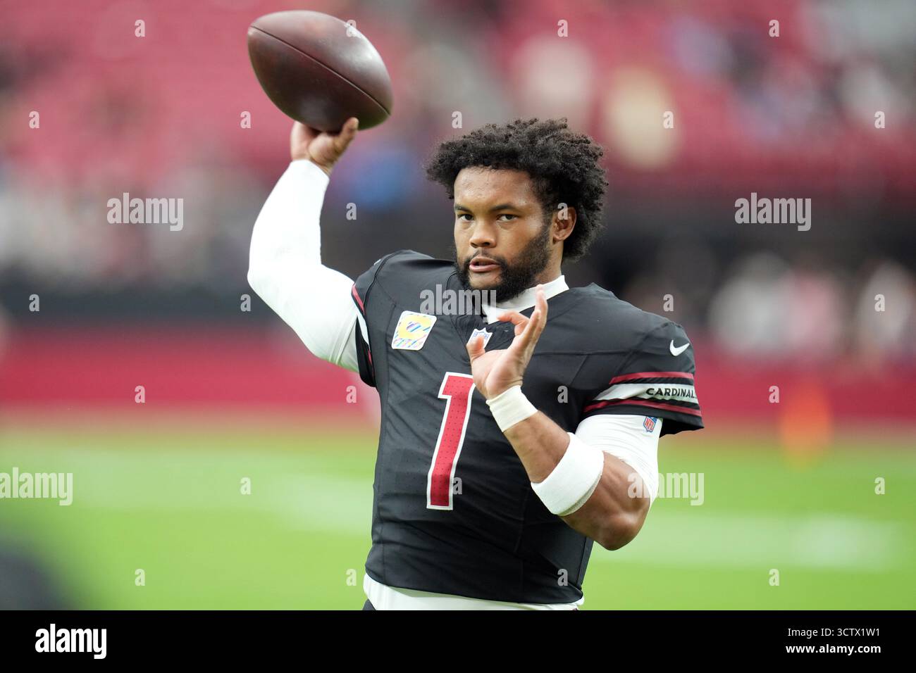 Arizona Cardinals quarterback Kyler Murray (1) warms up prior to an NFL ...
