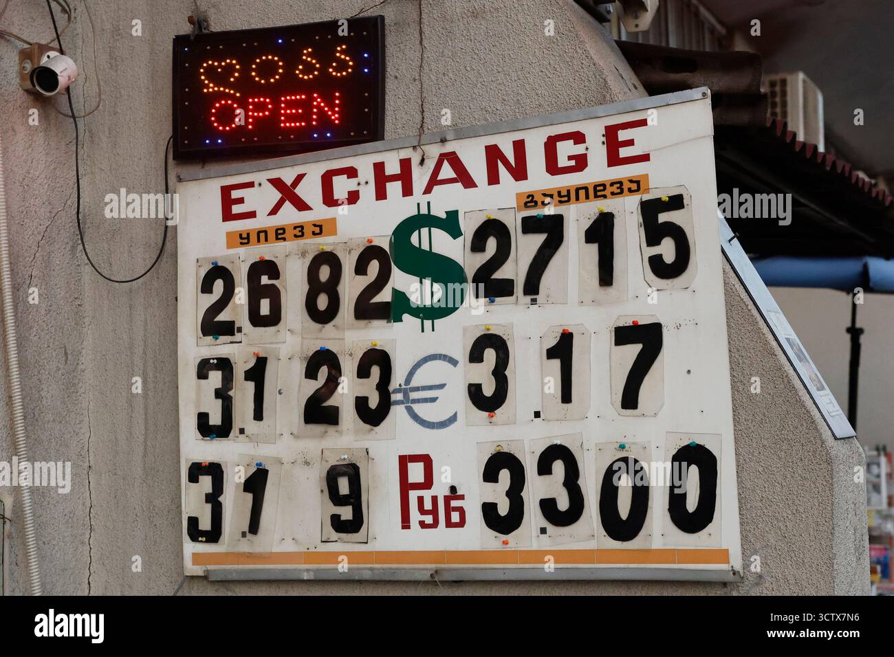 Currency exchange sign in hi-res stock photography and images - Alamy