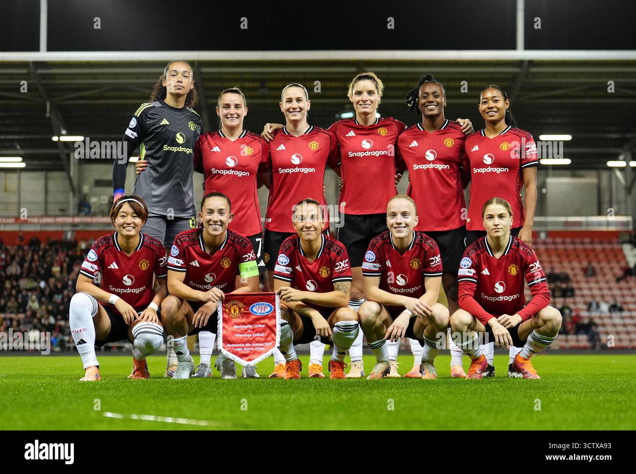 Manchester United players, back row from left, Manchester United's ...