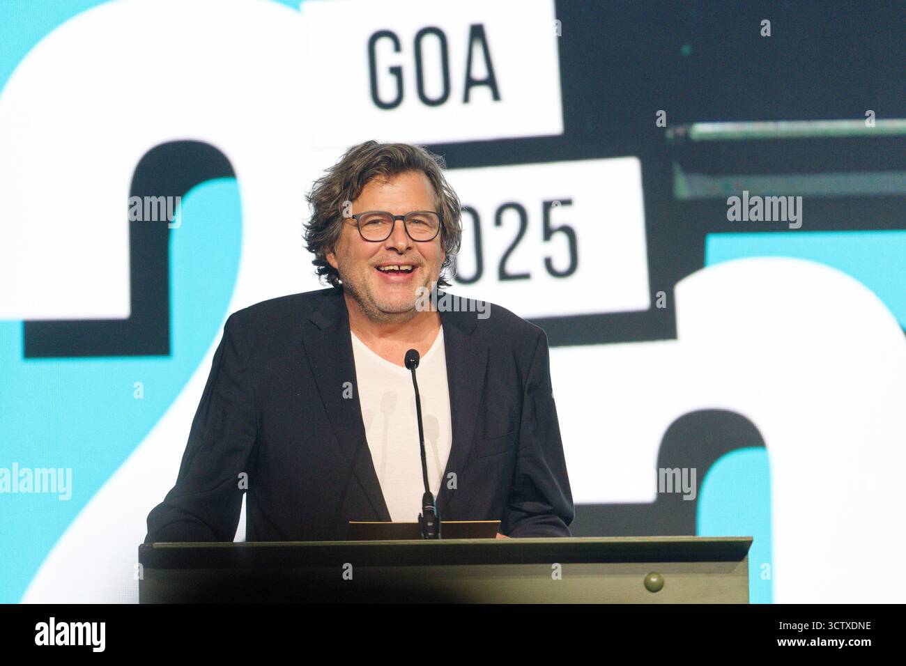 Essen, Germany. 08th Oct, 2025. Actor Hans-Jochen Wagner takes to the ...
