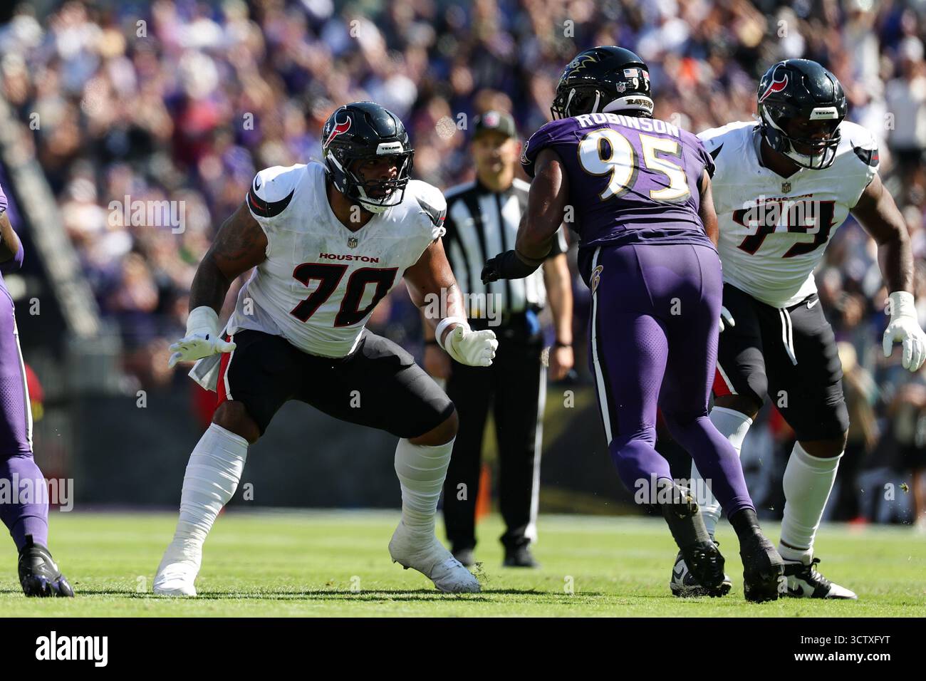 Houston Texans center Juice Scruggs (70) in action against Baltimore Ravens linebacker Tavius ...