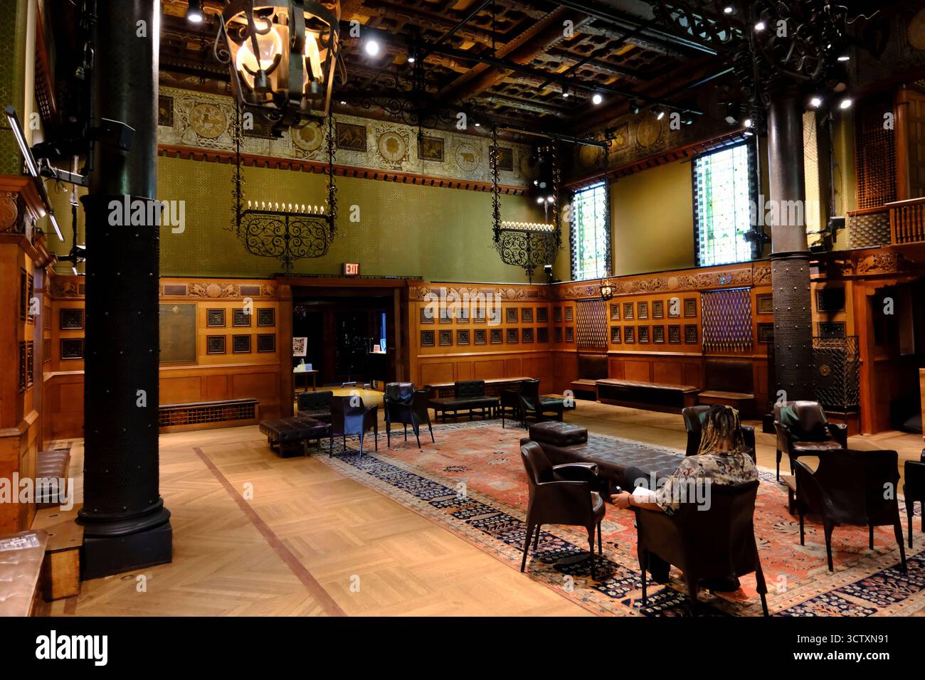 Historic park avenue armory of new york city hi-res stock photography ...