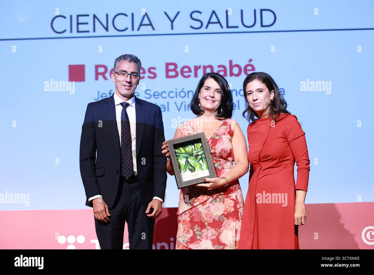 The head of oncology at the Virgen del Rocío Hospital, Reyes Bernabé, during the presentation of ...