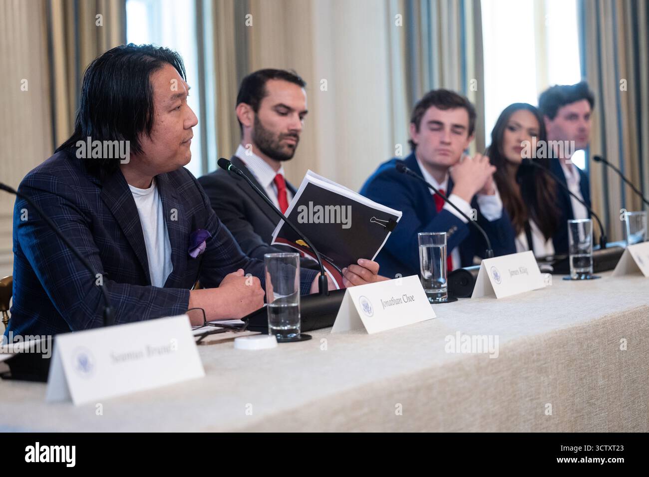 Washington, United States. 08th Oct, 2025. A group of independent media ...