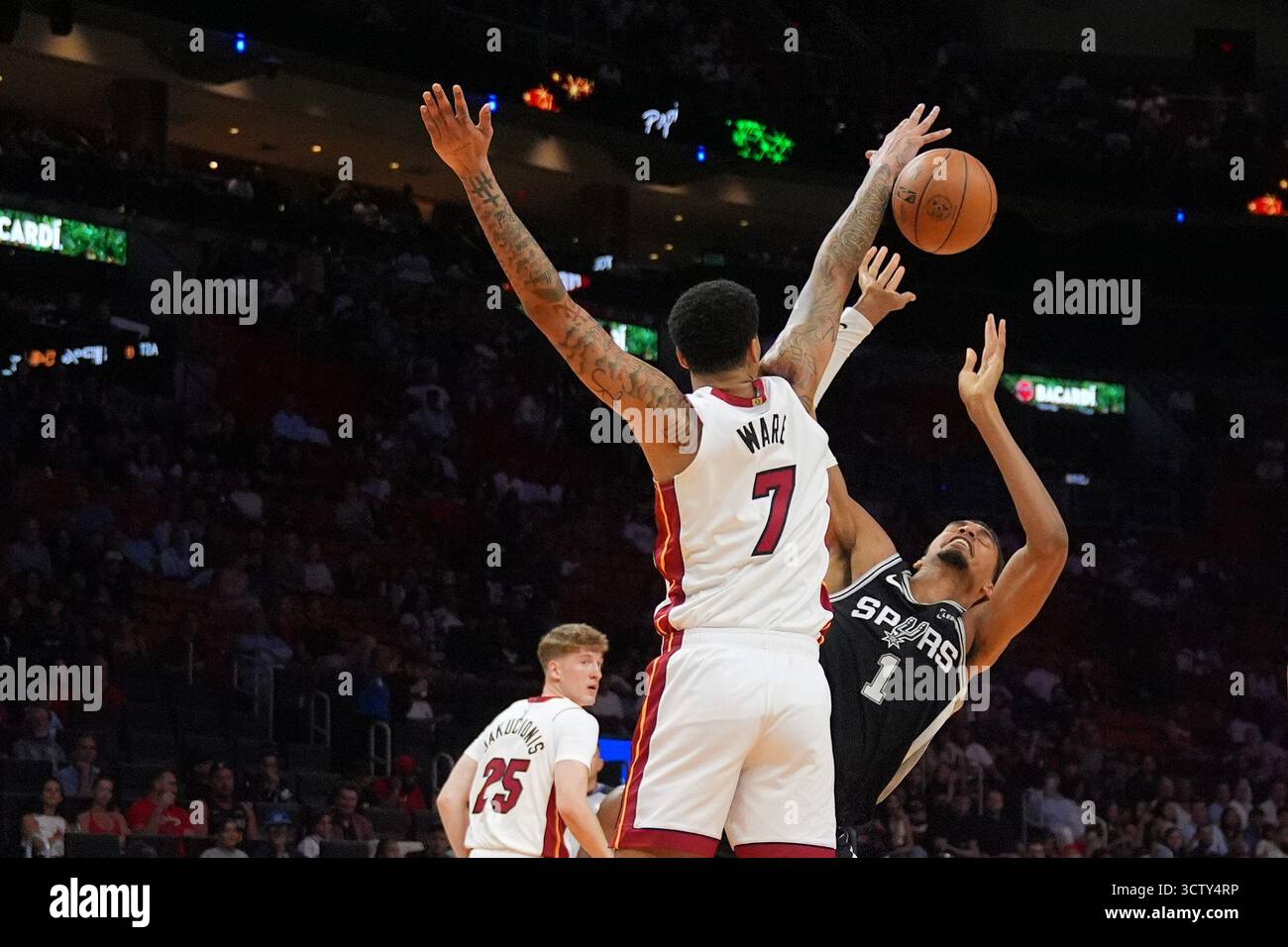 Miami Heat center Kel'El Ware (7) blocks a shot by San Antonio Spurs ...