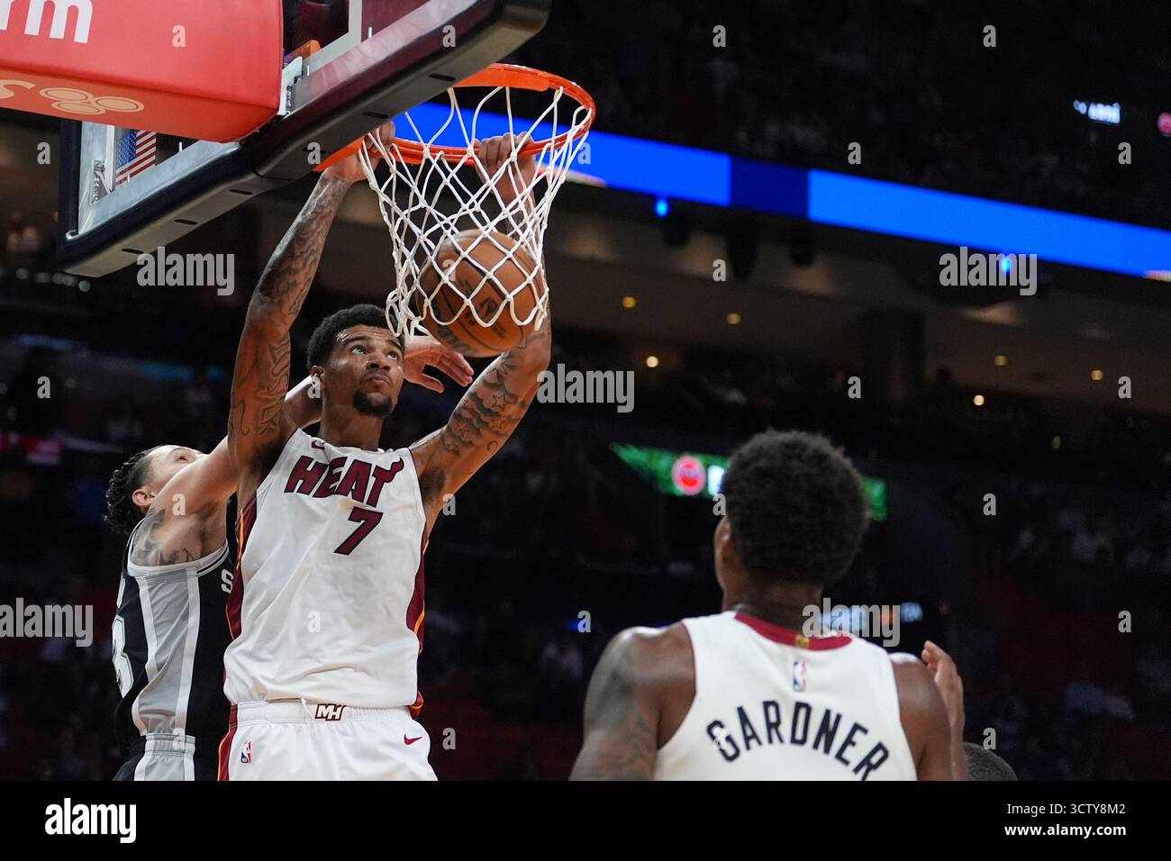 Miami Heat center Kel'el Ware (7) dunks past San Antonio Spurs forward ...