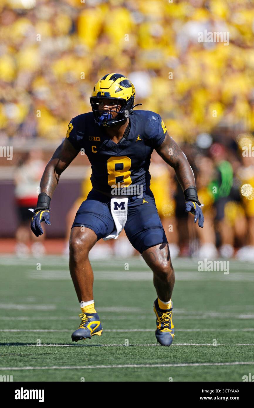ANN ARBOR, MI - OCTOBER 04: Derrick Moore #8 of the Michigan Wolverines ...