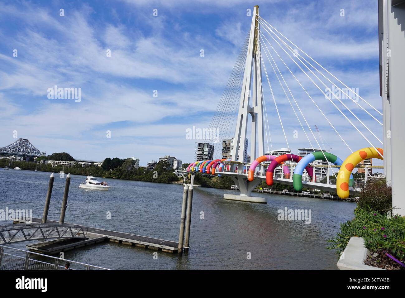 Brisbane, Queensland, Australia. 27th September, 2025 The colourful Kangaroo Point bridge in the ...
